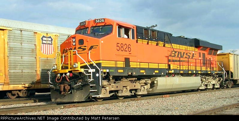 BNSF 5826